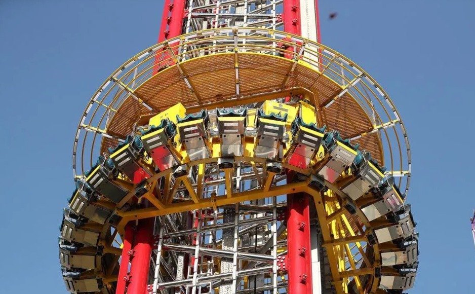 Reuzenboete voor fabrikant na tragisch ongeluk pretpark – 10 Minuten ...