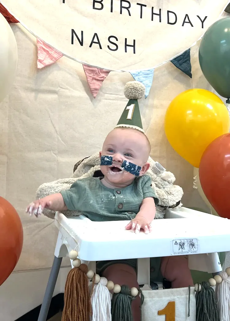 Vroegst geboren baby ooit viert zijn eerste verjaardag – 10 Minuten ...